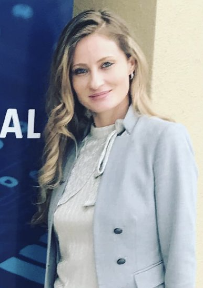 Julia Costin | Repatriot